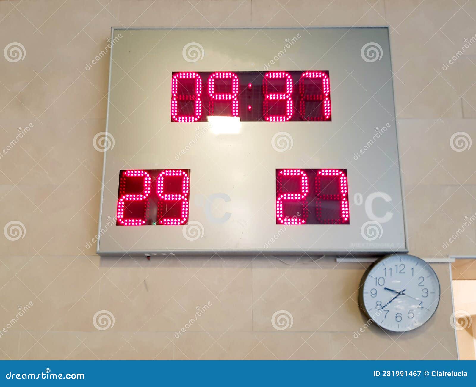 LED Display Panel with Air and Water Temperature, Round Classic Clock ...