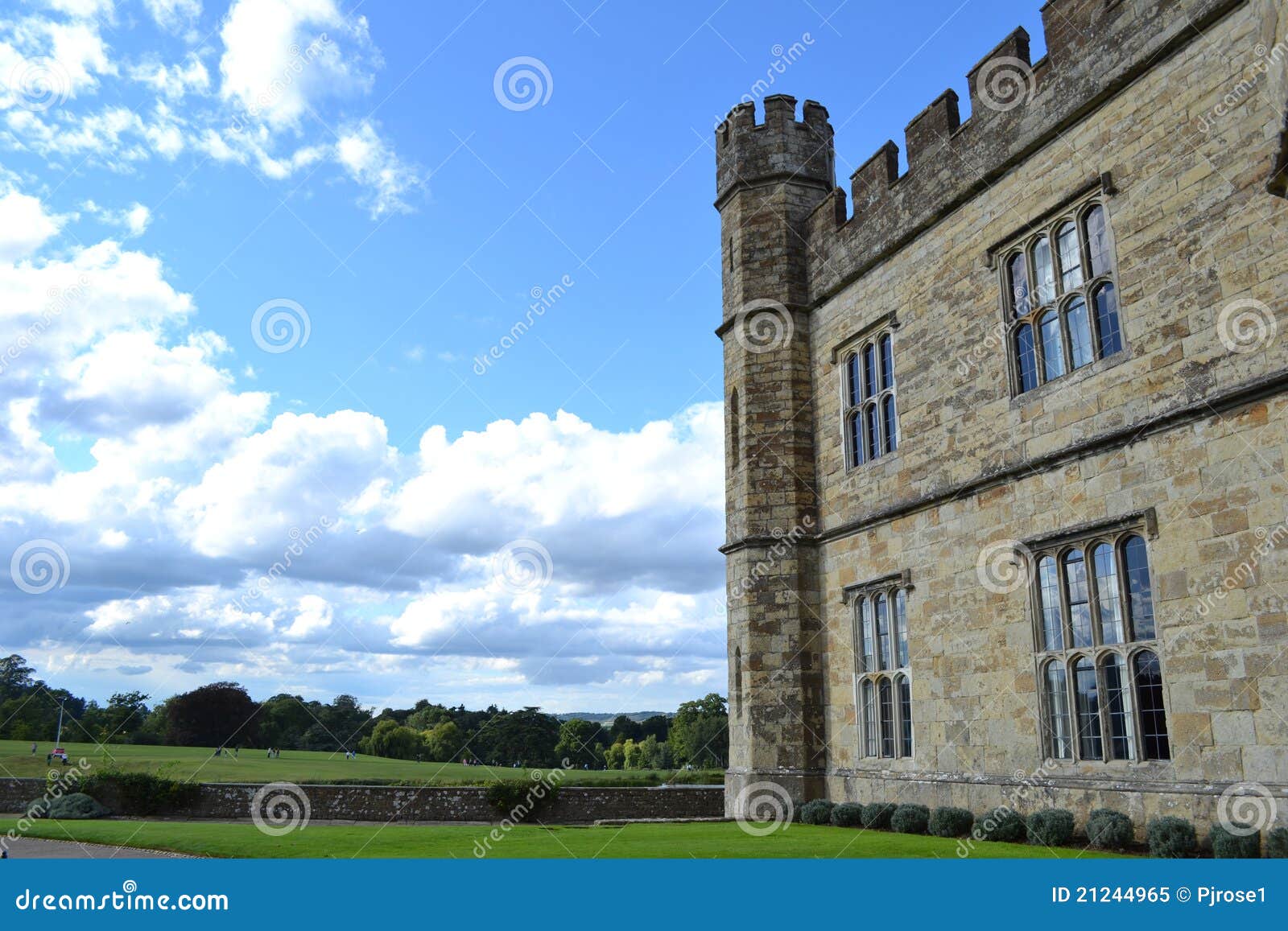 Leeds Castle stock image. Image of sunny, castle, wall - 21244965