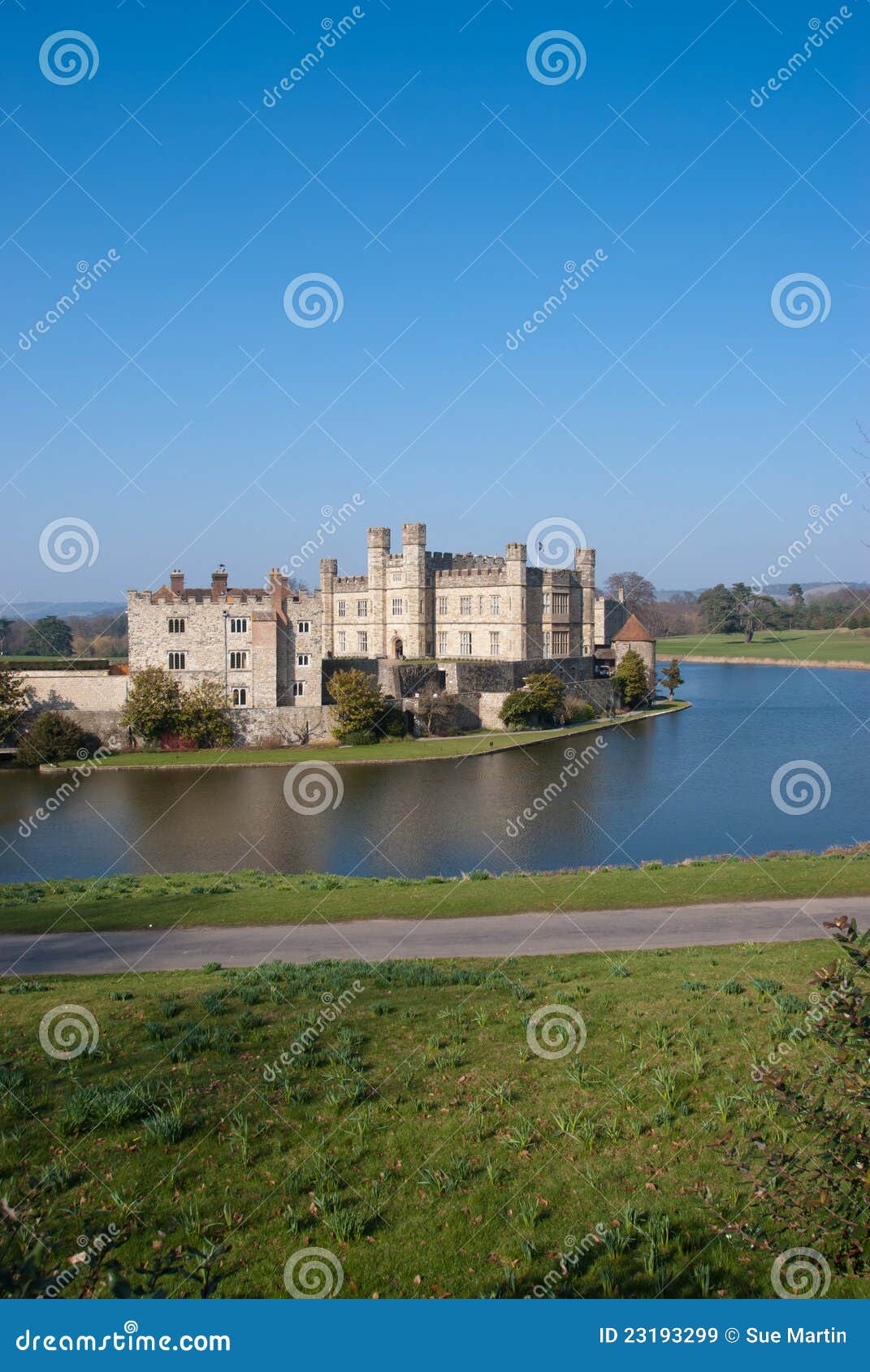 Leeds Castle stock image. Image of england, kent, architecture - 23193299
