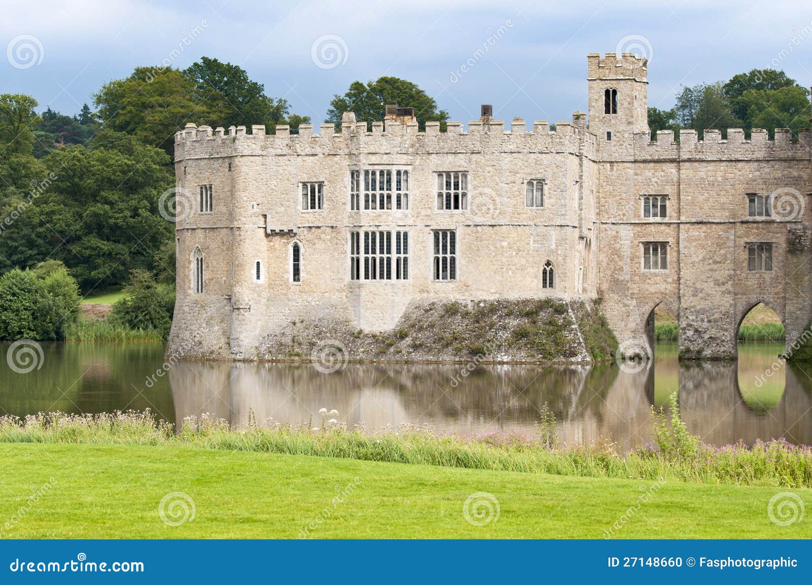 Leeds castle stock photo. Image of manor, path, leeds - 27148660