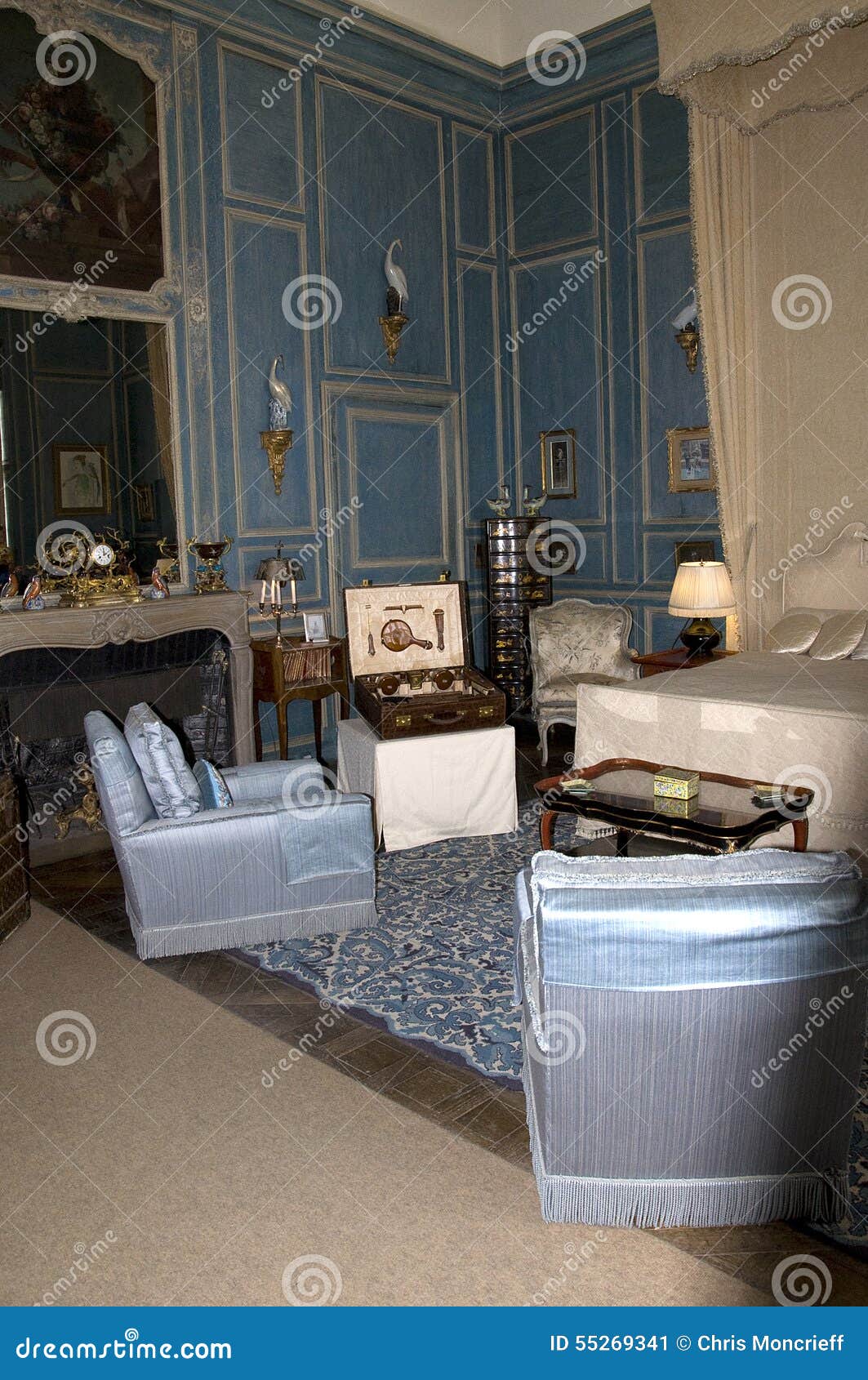 Leeds Castle Blue Panelled Bedroom Editorial Photo - Image of chair ...