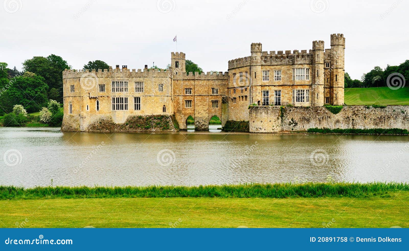 Leeds Castle, ENgland. stock photo. Image of castle, trees - 20891758