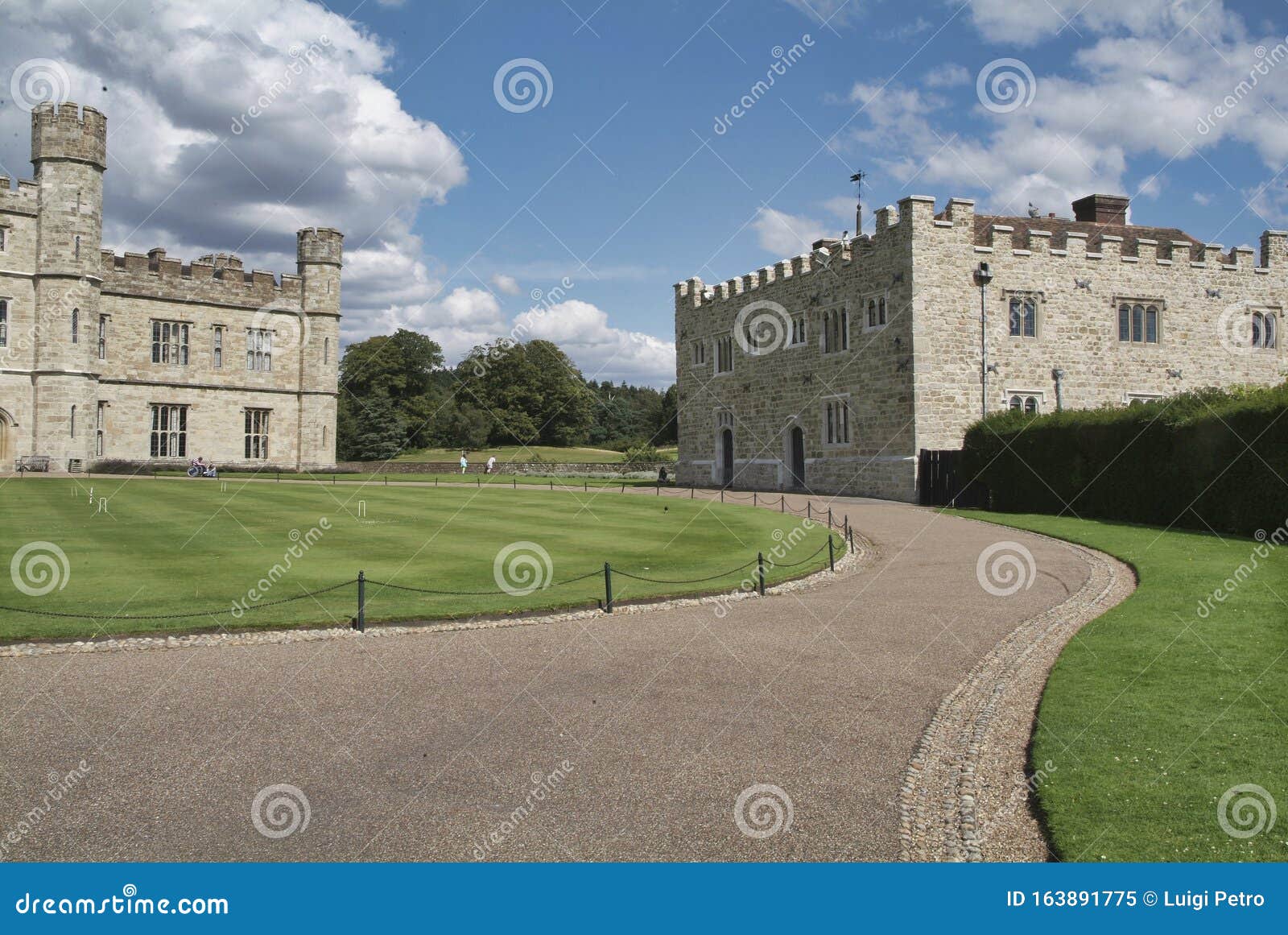 Leeds Castle, Maidstone, Kent, England Editorial Image - Image of ...