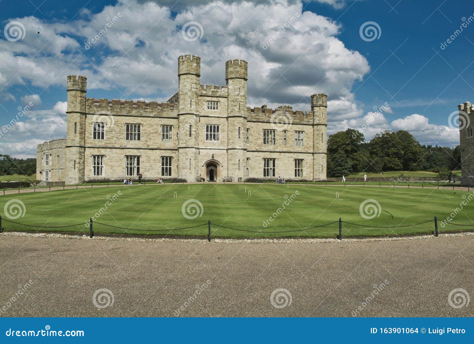 Leeds Castle in Maidstone, Kent, England Stock Photo - Image of defense ...