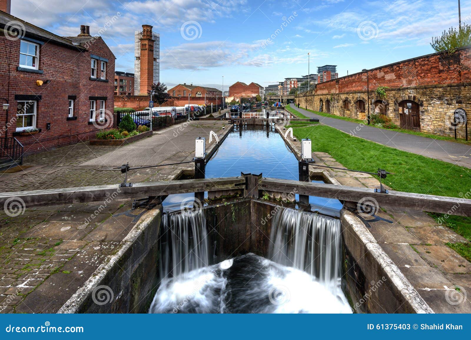 Leeds Liverpool Canal stock image. Image of aire, path - 61375403