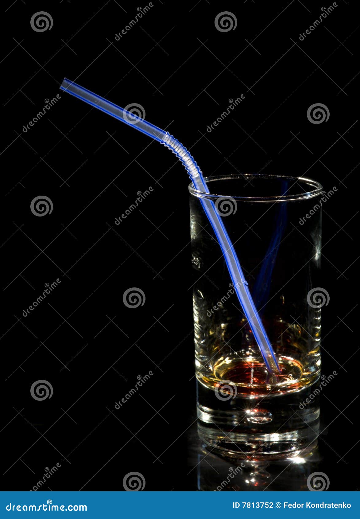 Leeg Ontsproten Glas Met Het Drinken Stro Stock Foto - Image of ...