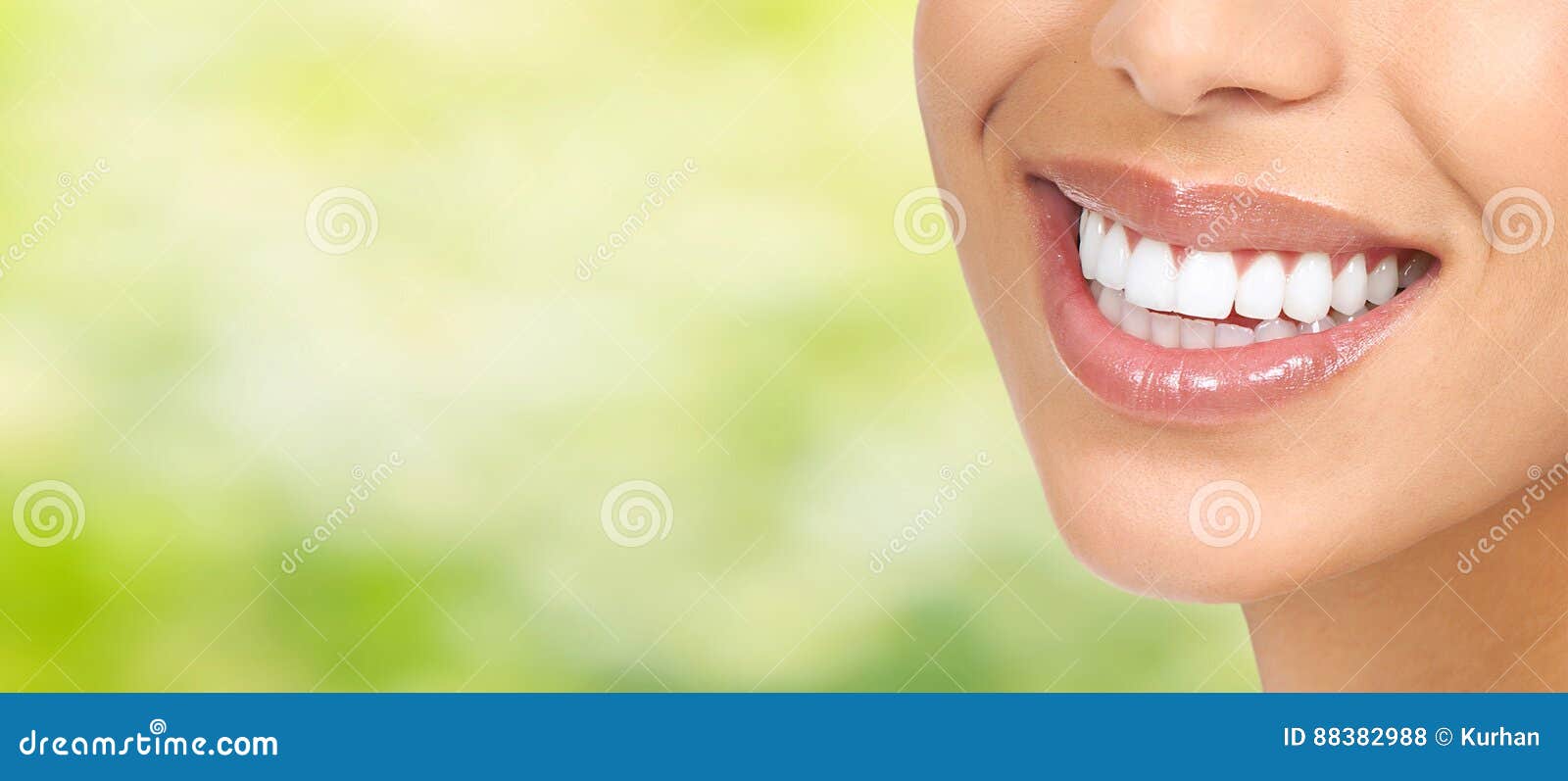 Leende arkivfoto. Bild av glatt, kanter, muntligt, flicka - 88382988