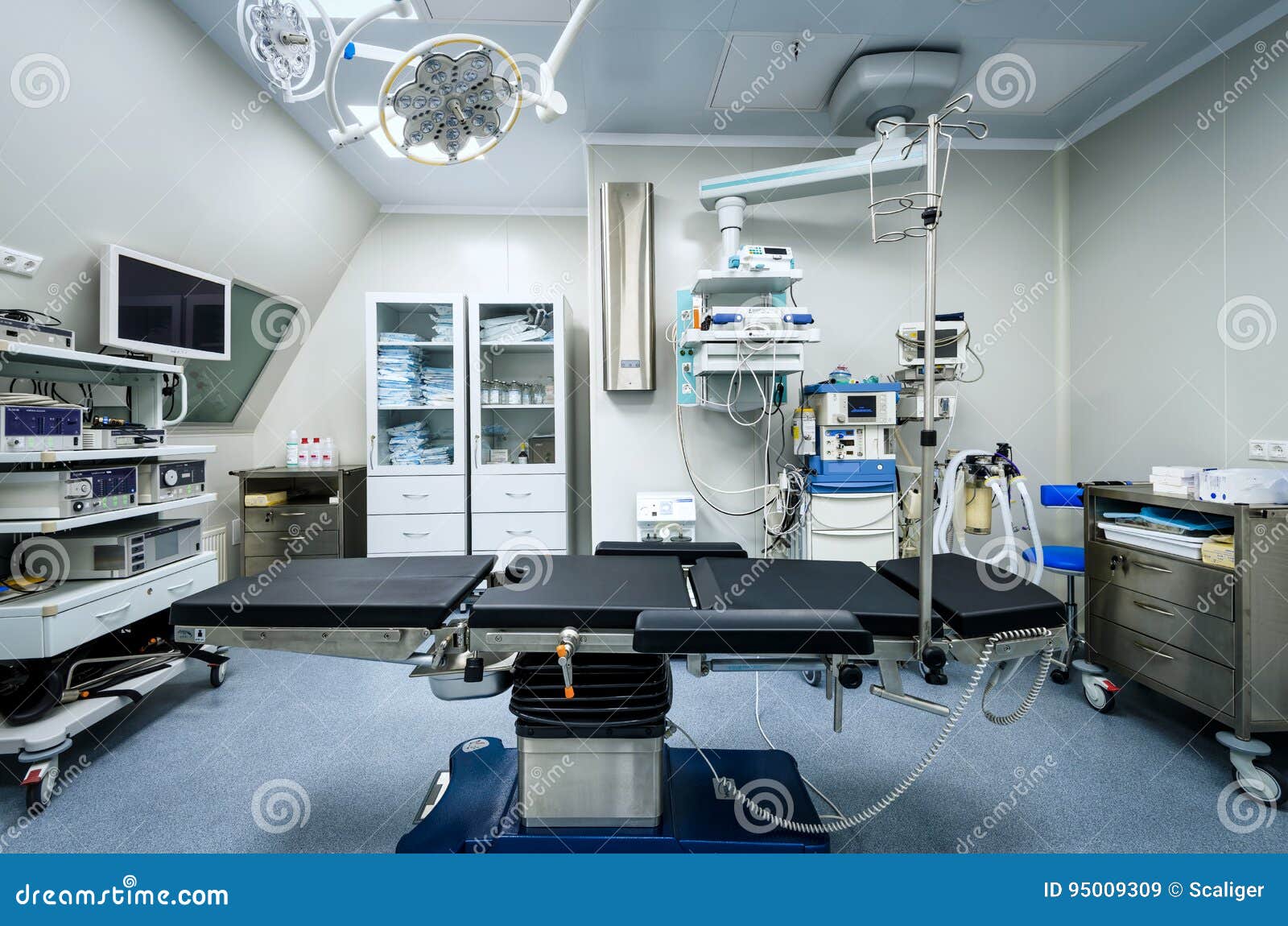 Leerer Moderner Operationsraum Redaktionelles Stockbild - Bild von behandlung, mode: 95009309