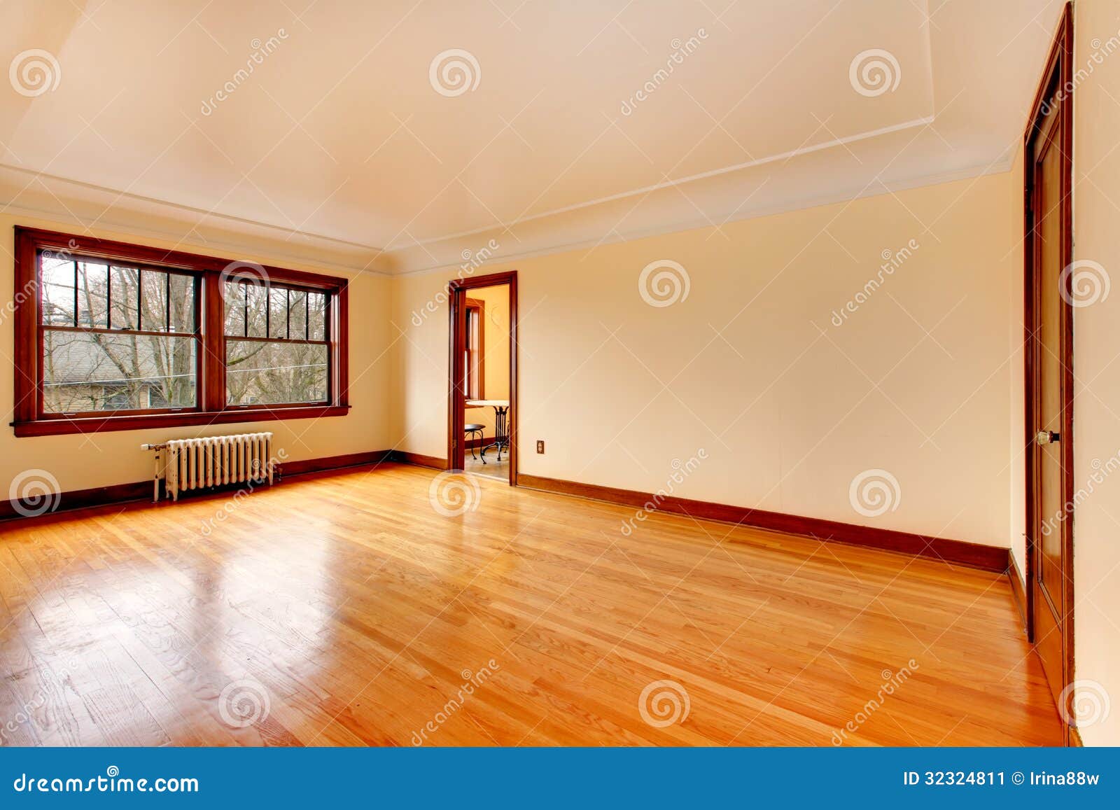 Leerer Raum in Einer Alten Wohnung Mit Schönem Hartholz. Stockbild ...