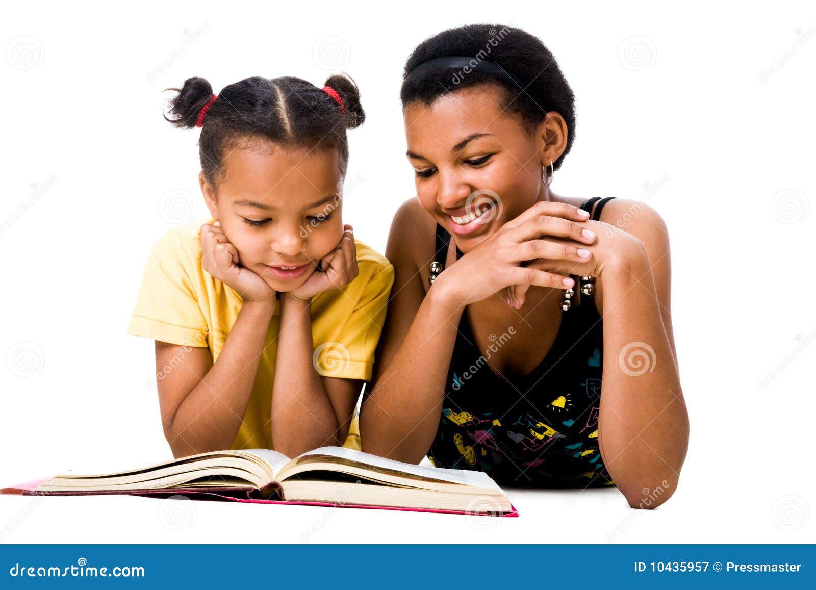 Lees het boek stock afbeelding. Image of ouderschap, familie - 10435957