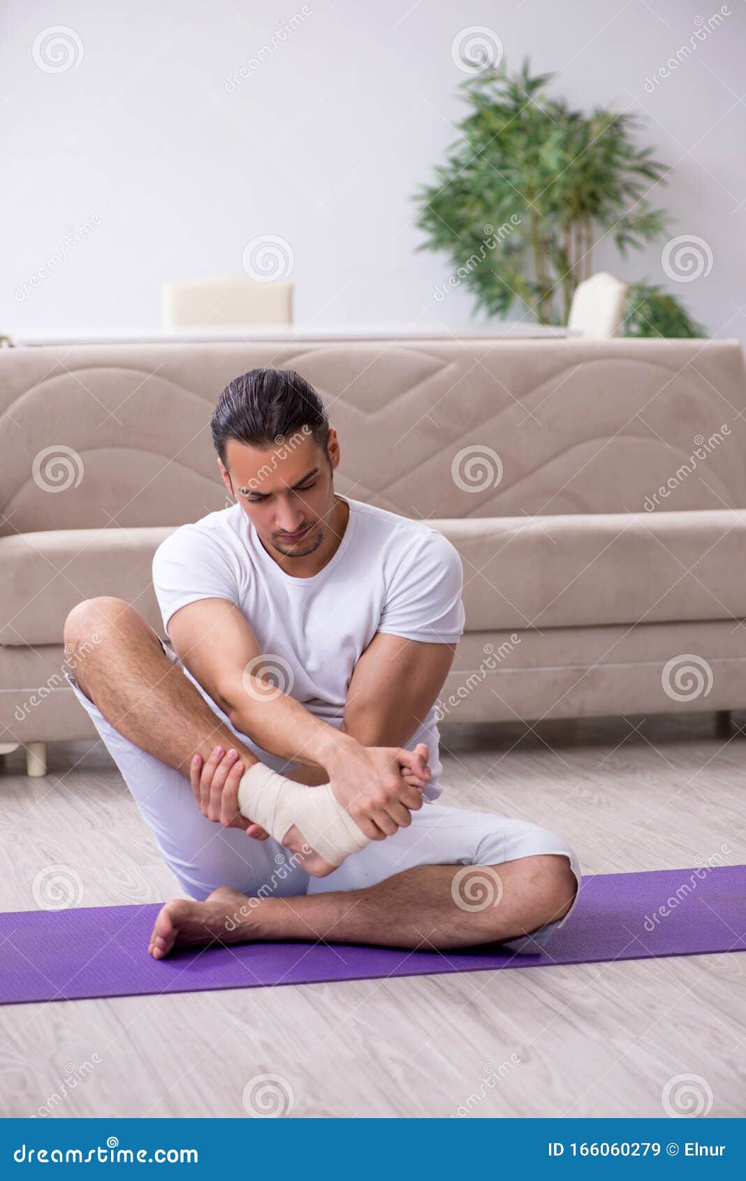 Leg Injured Man Doing Exercises at Home Stock Image - Image of ...