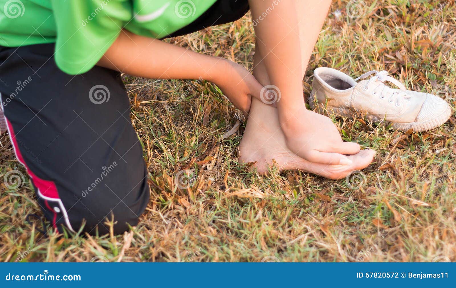 Leg sprain stock photo. Image of jogger, hurt, muscle - 67820572