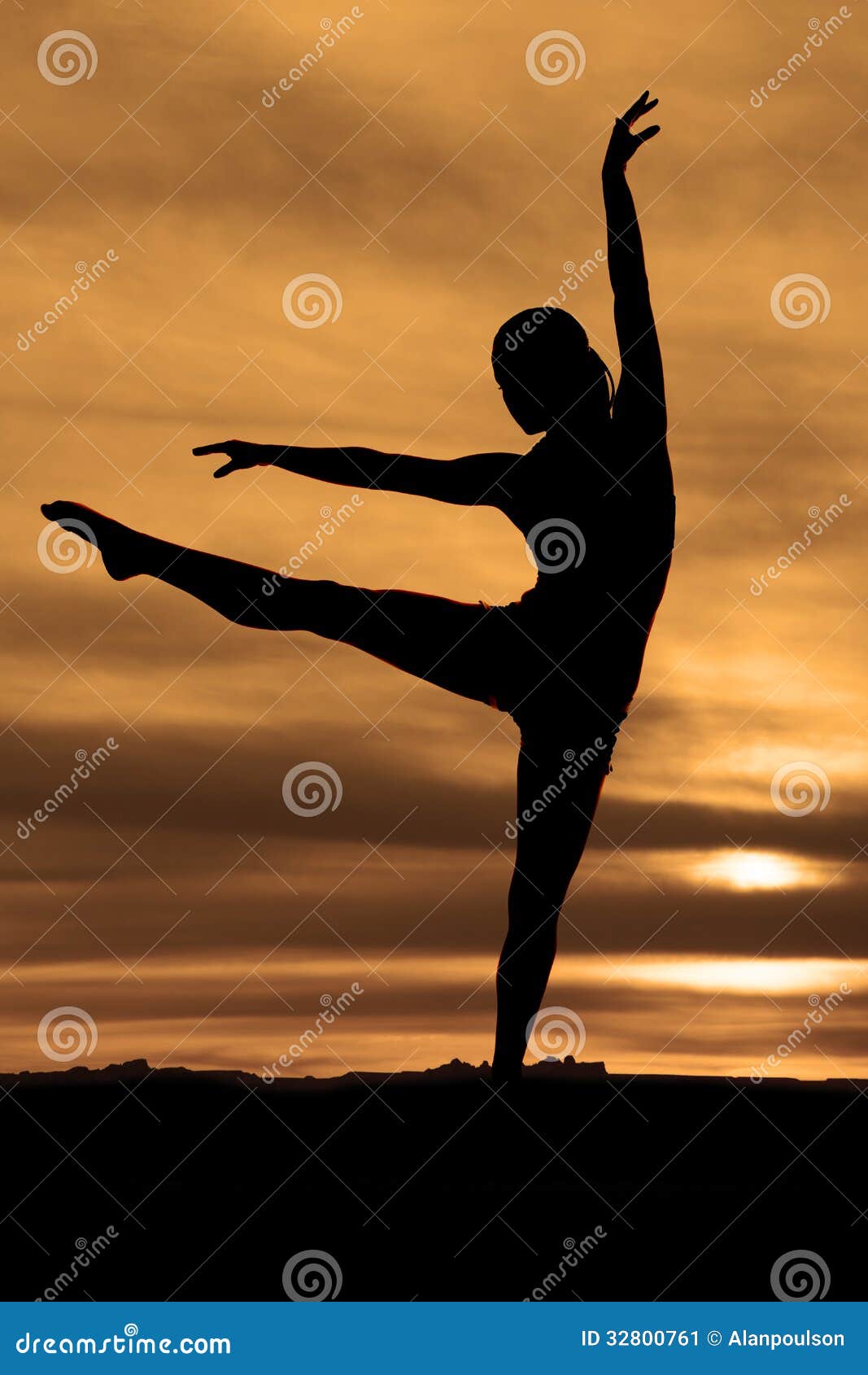 Silhouette Dance Pose Stock Photo | CartoonDealer.com #13055352
