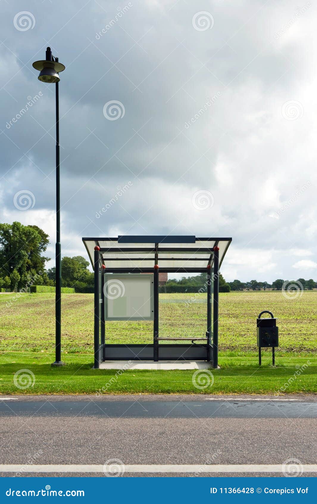 Lege Bushalte stock foto. Image of doorgang, bewolking - 11366428