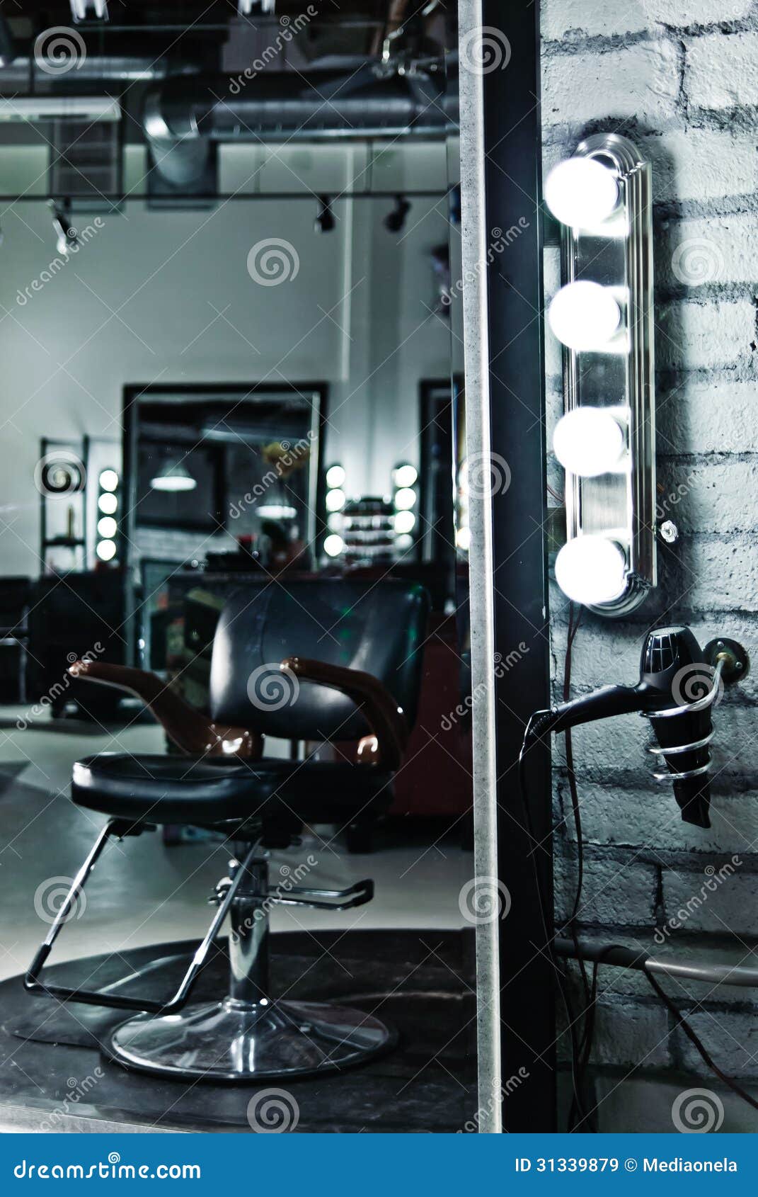 Lege salonstoel stock afbeelding. Image of ruimte, zaken - 31339879