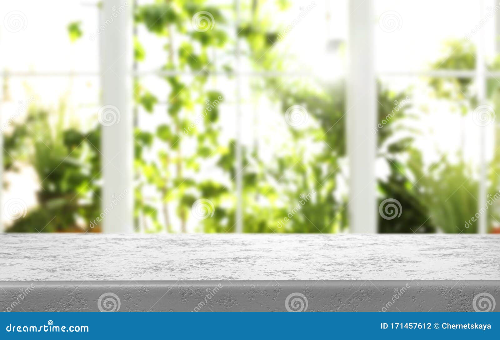 Lege Tabel Voor Het Venster Zonneochtend Stock Foto - Image of leeg ...