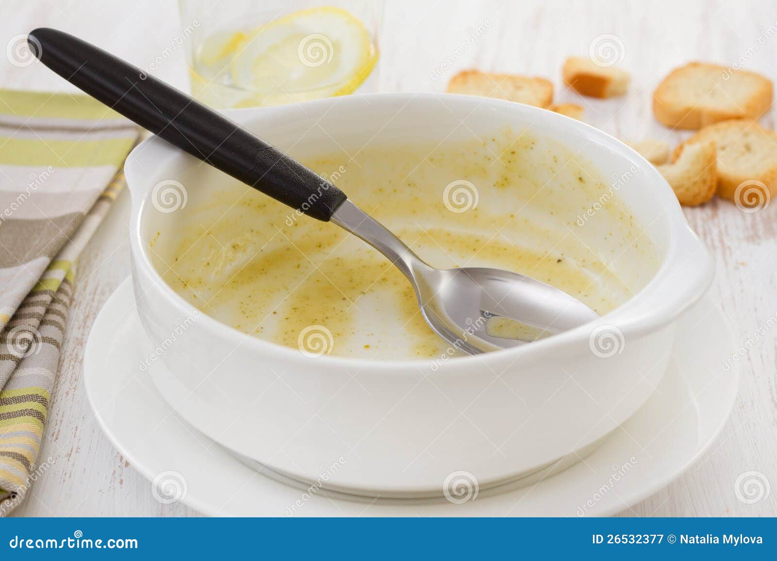 Lege witte kom van soep stock afbeelding. Image of warm - 26532377