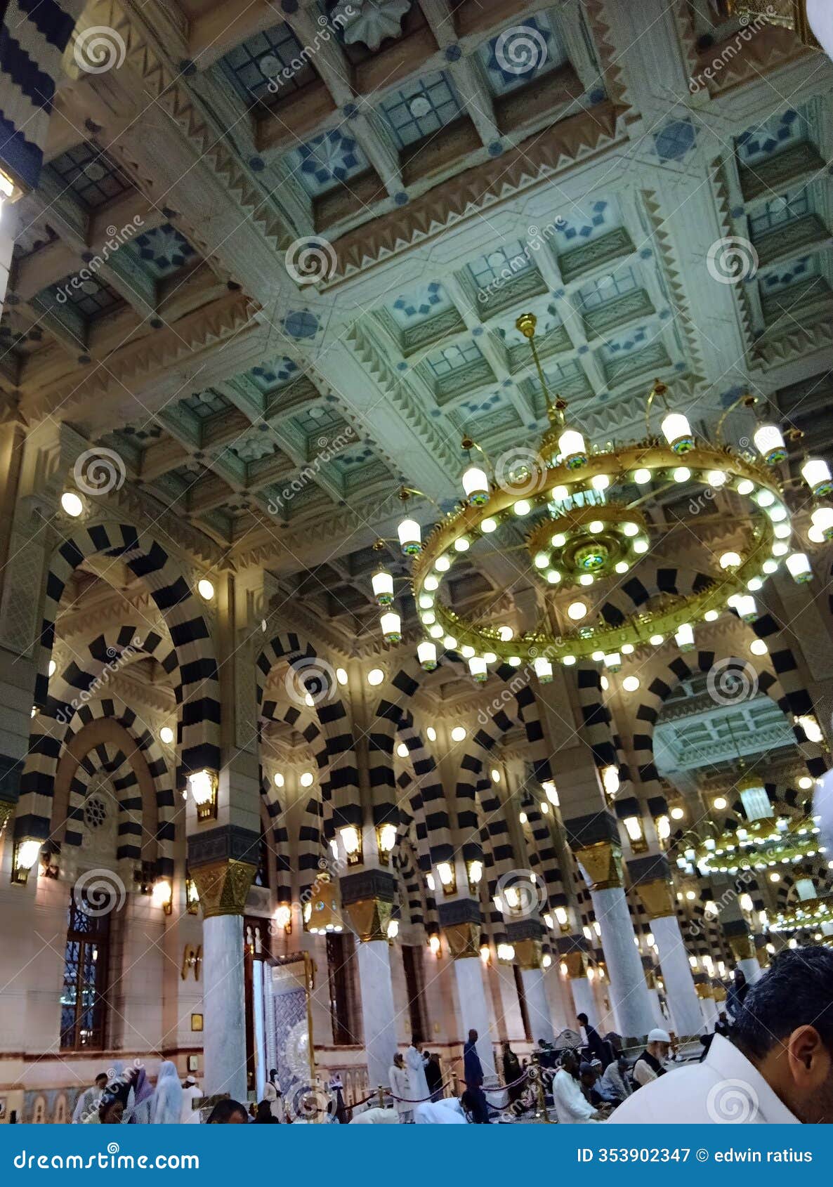 The great mosque nabawi editorial photography. Image of nabawi - 353902347