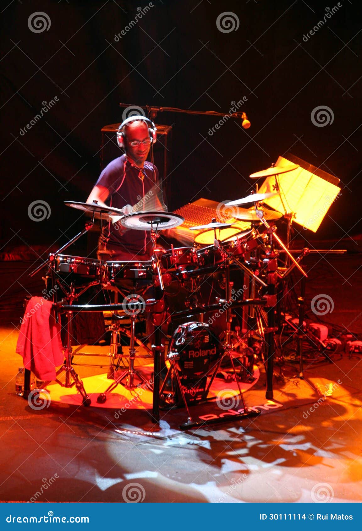 Drummer artist Omar Hakim editorial stock image. Image of drums - 30111114