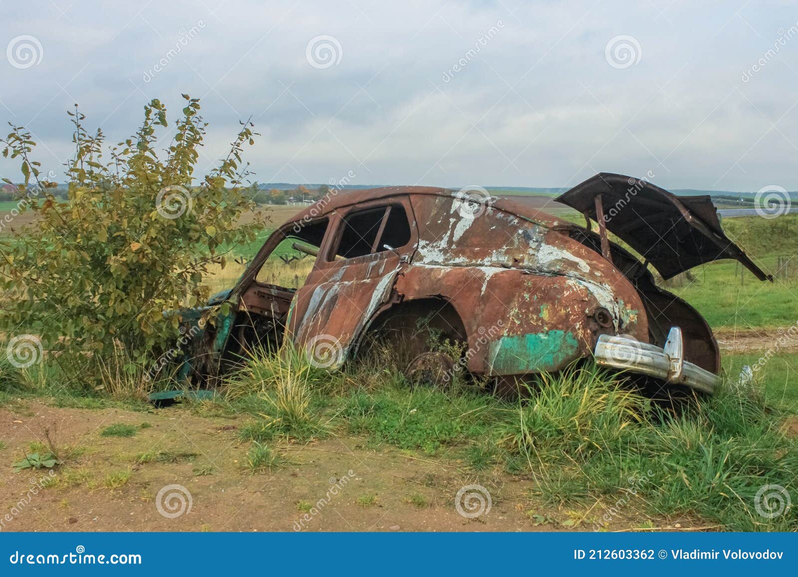 The Legendary Soviet Car GAZ M20 Pobeda Burned, Dented and Rusty in the ...