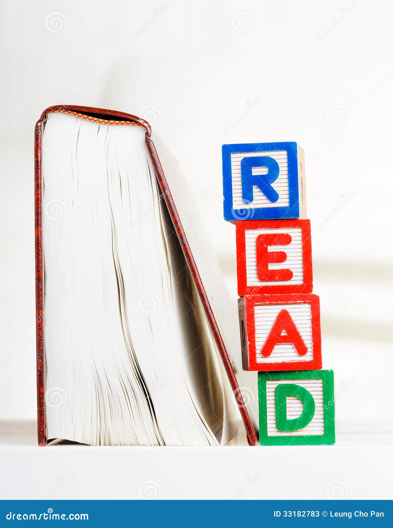 Legga Il Blocchetto Dell'alfabeto Immagine Stock - Immagine di gioco ...