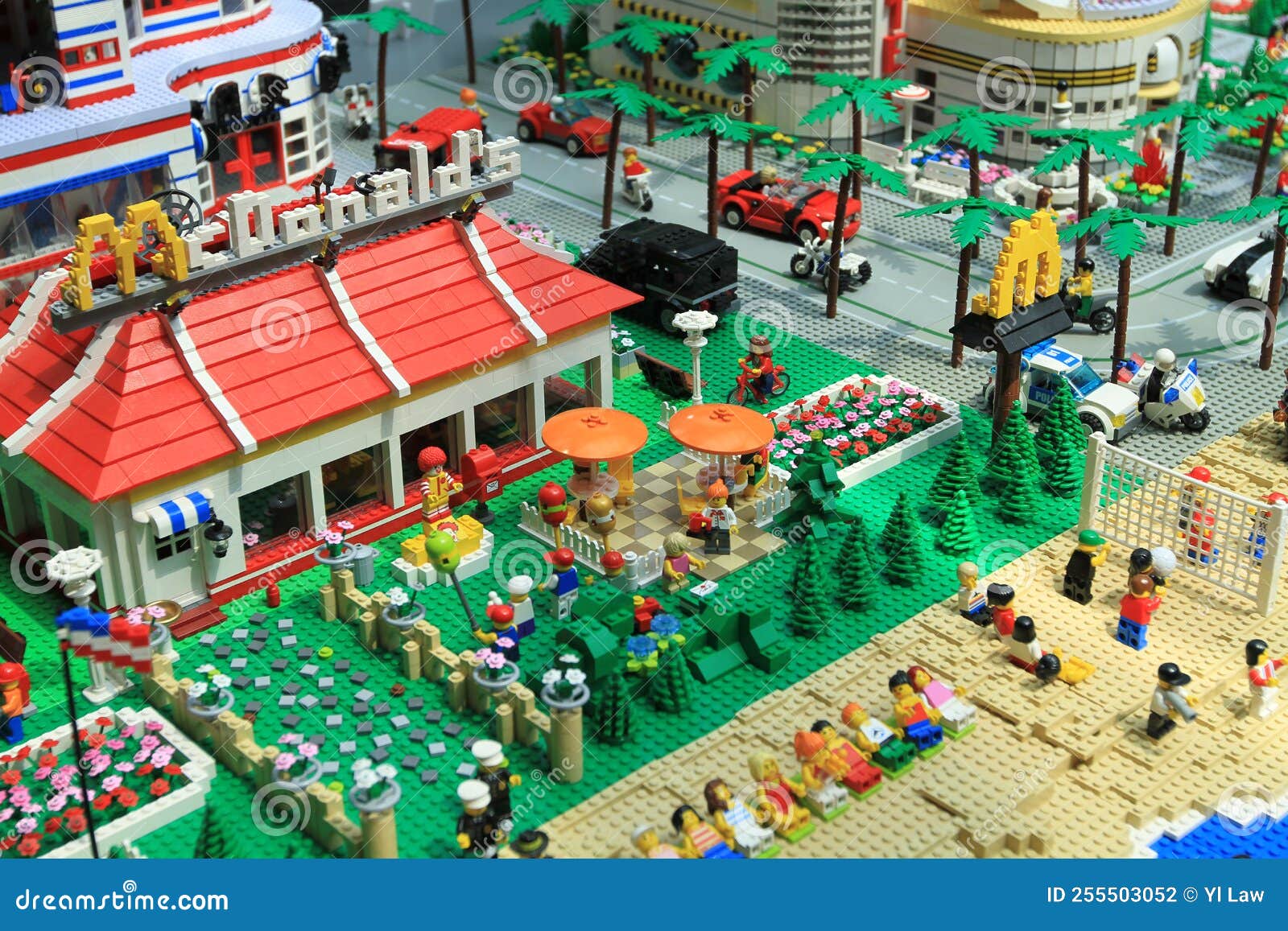 The Lego City, Building Blocks in Multiple Colours 22 April 2011 ...