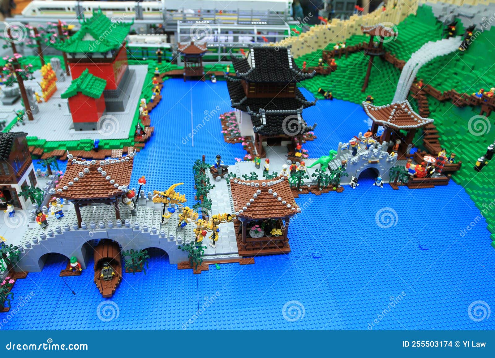 The Lego City, Building Blocks in Multiple Colours 22 April 2011 ...