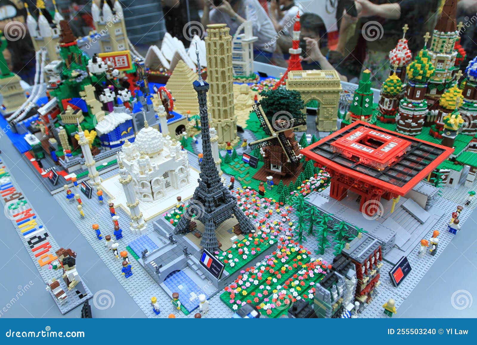 The Lego City, Building Blocks in Multiple Colours 22 April 2011 ...