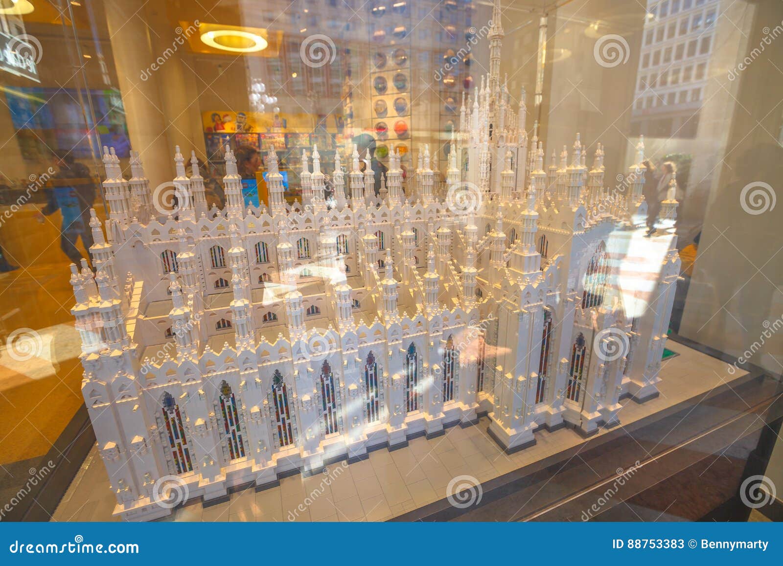 Lego Milan Dome photo stock éditorial. Image du modèle - 88753383