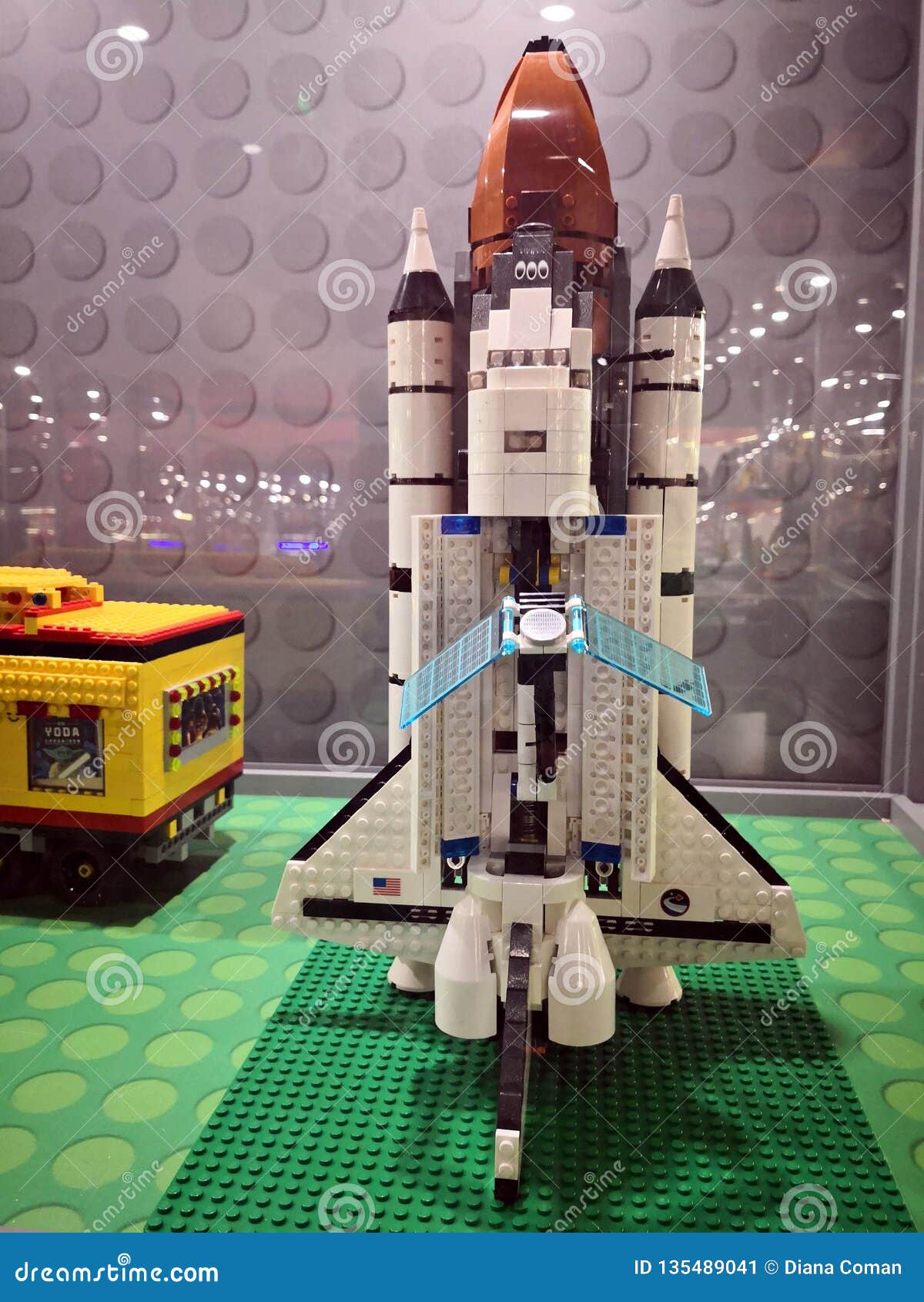 Lego Rocket - Lego Exhibition Invasion De Giants Foto Editorial ...
