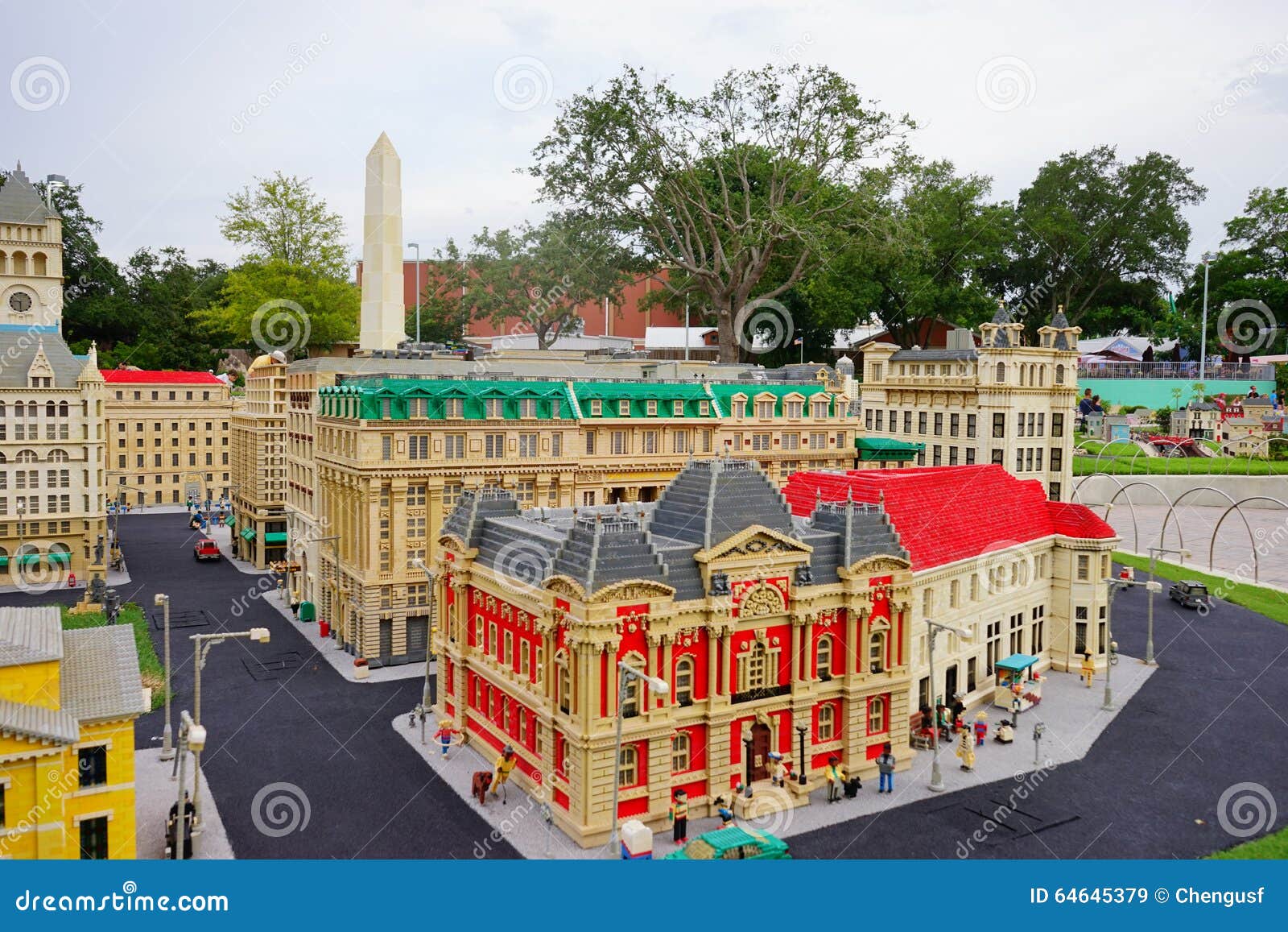 LEGO-stad redactionele stock afbeelding. Image of gebouwd - 64645379