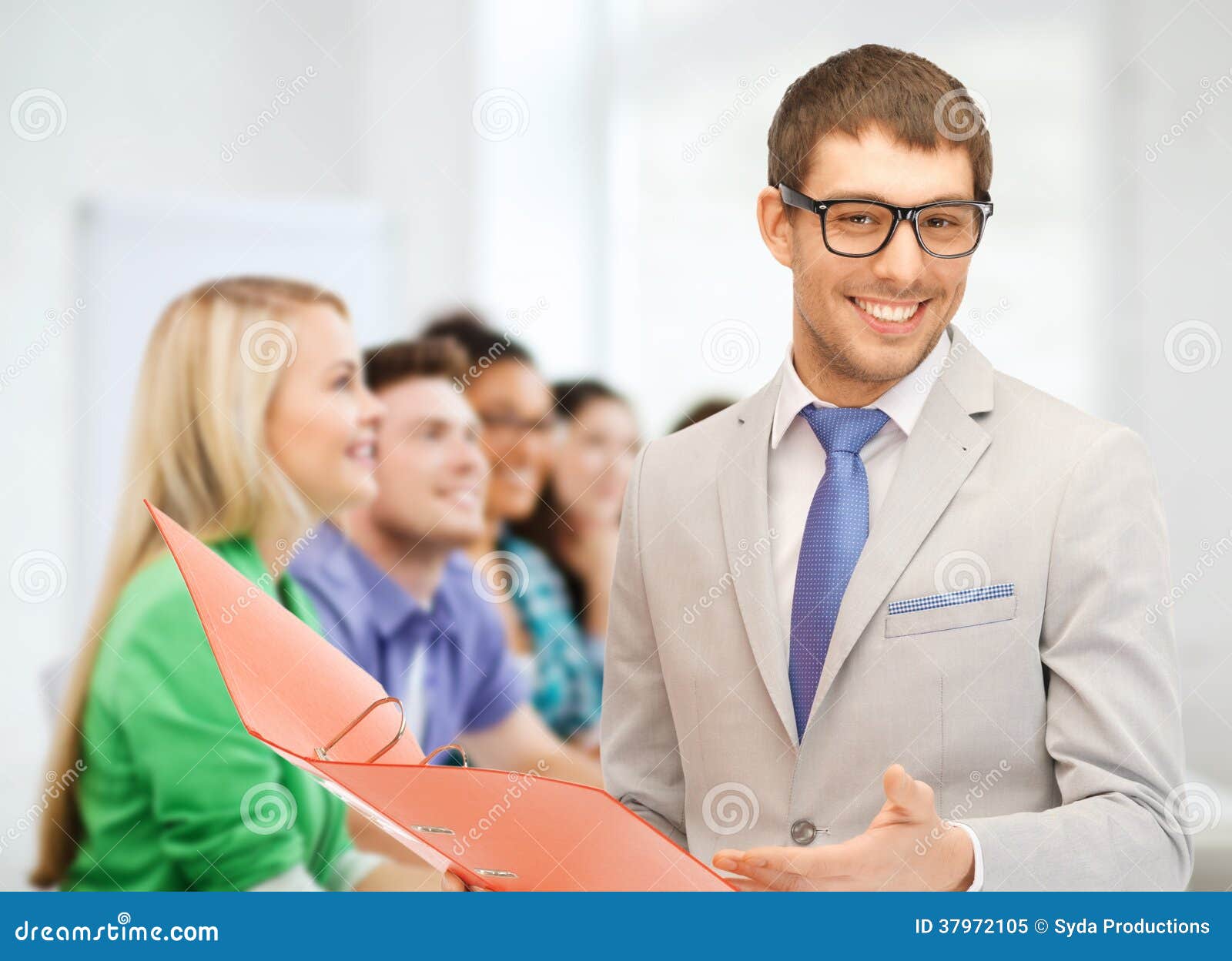 Lehrer, Der in Der Schule Vortrag Tut Stockbild - Bild von freundlich ...