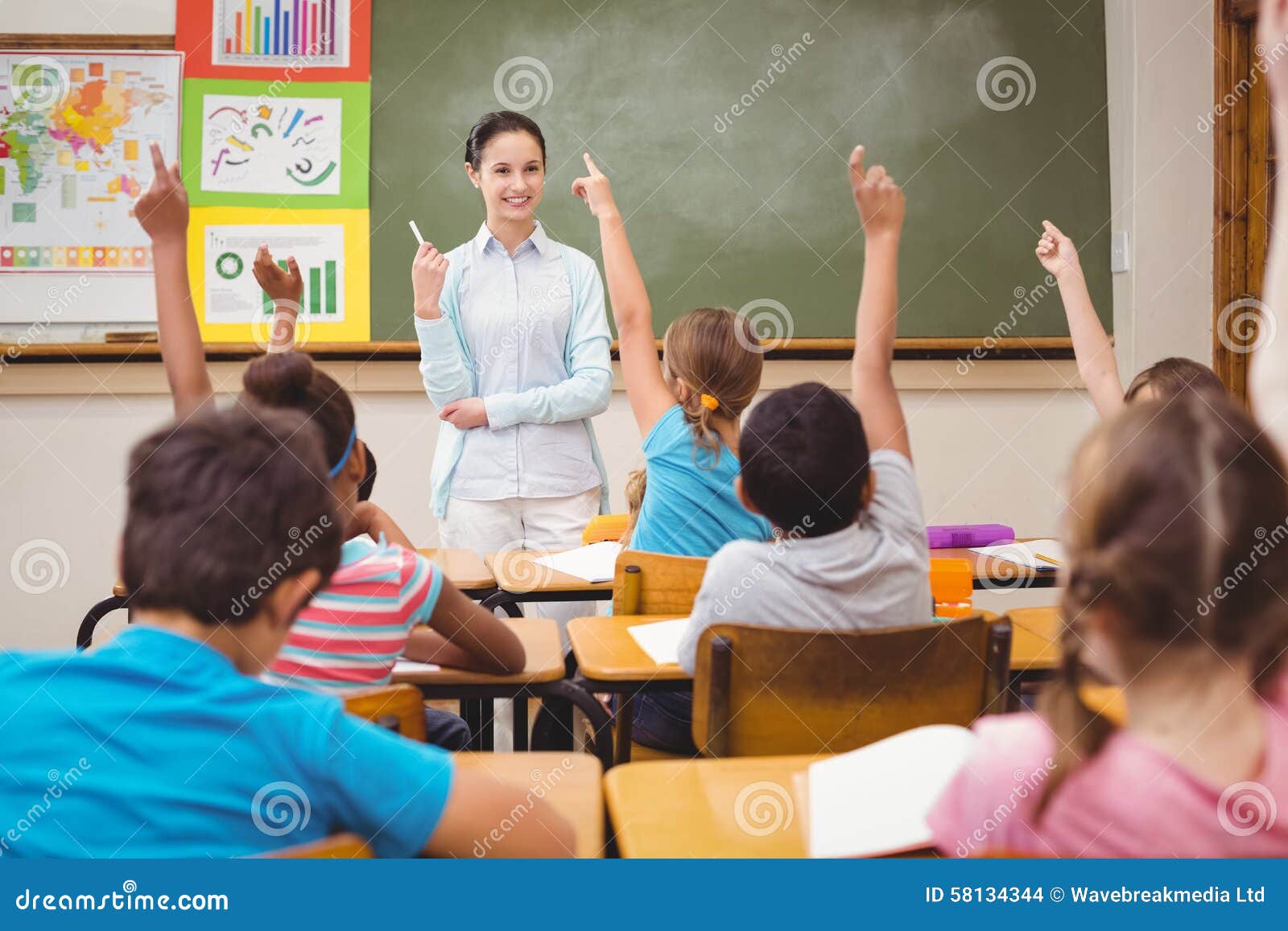 Lehrer, Der Eine Frage Zu Ihrer Klasse Stellt Stockfoto - Bild von ...