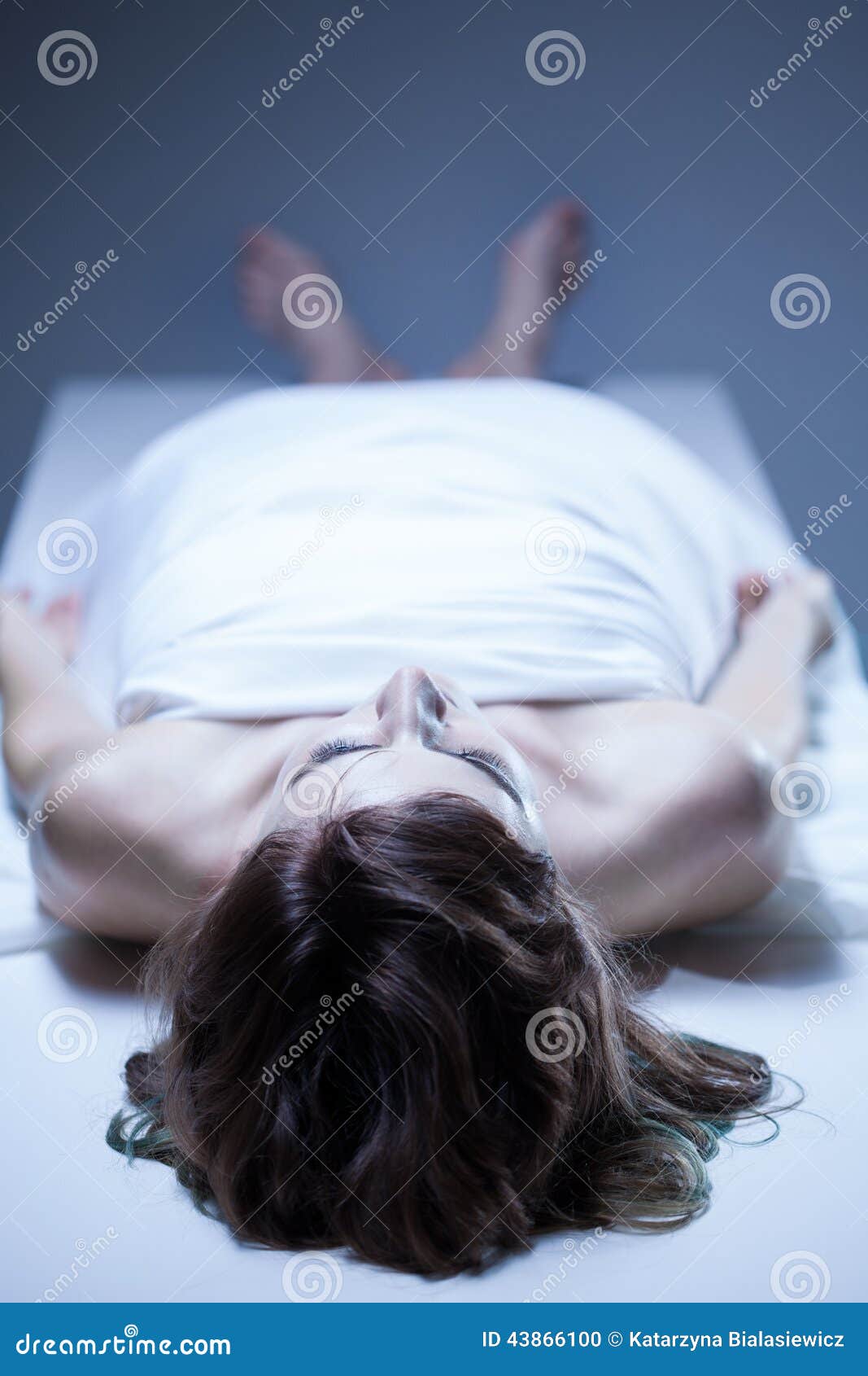 Leiche der Frau stockfoto. Bild von medizin, krankhaft - 43866100