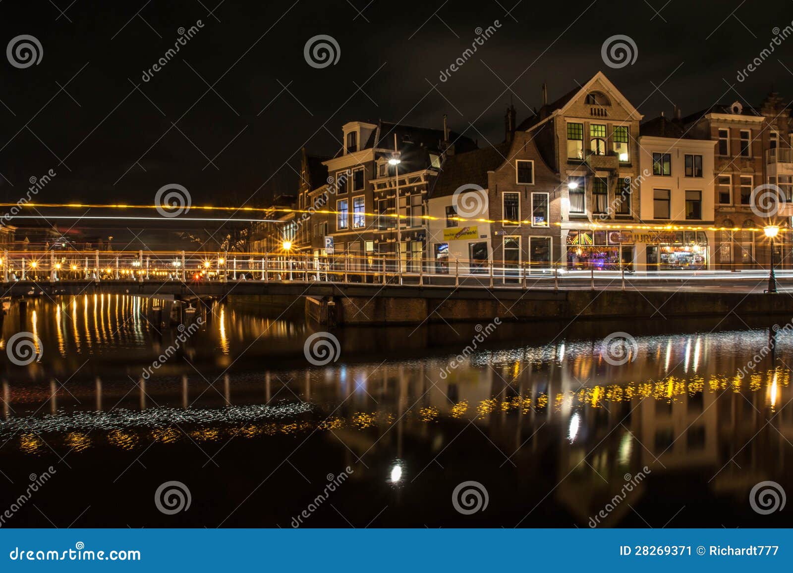 Leiden at Night editorial photo. Image of houses, city - 28269371