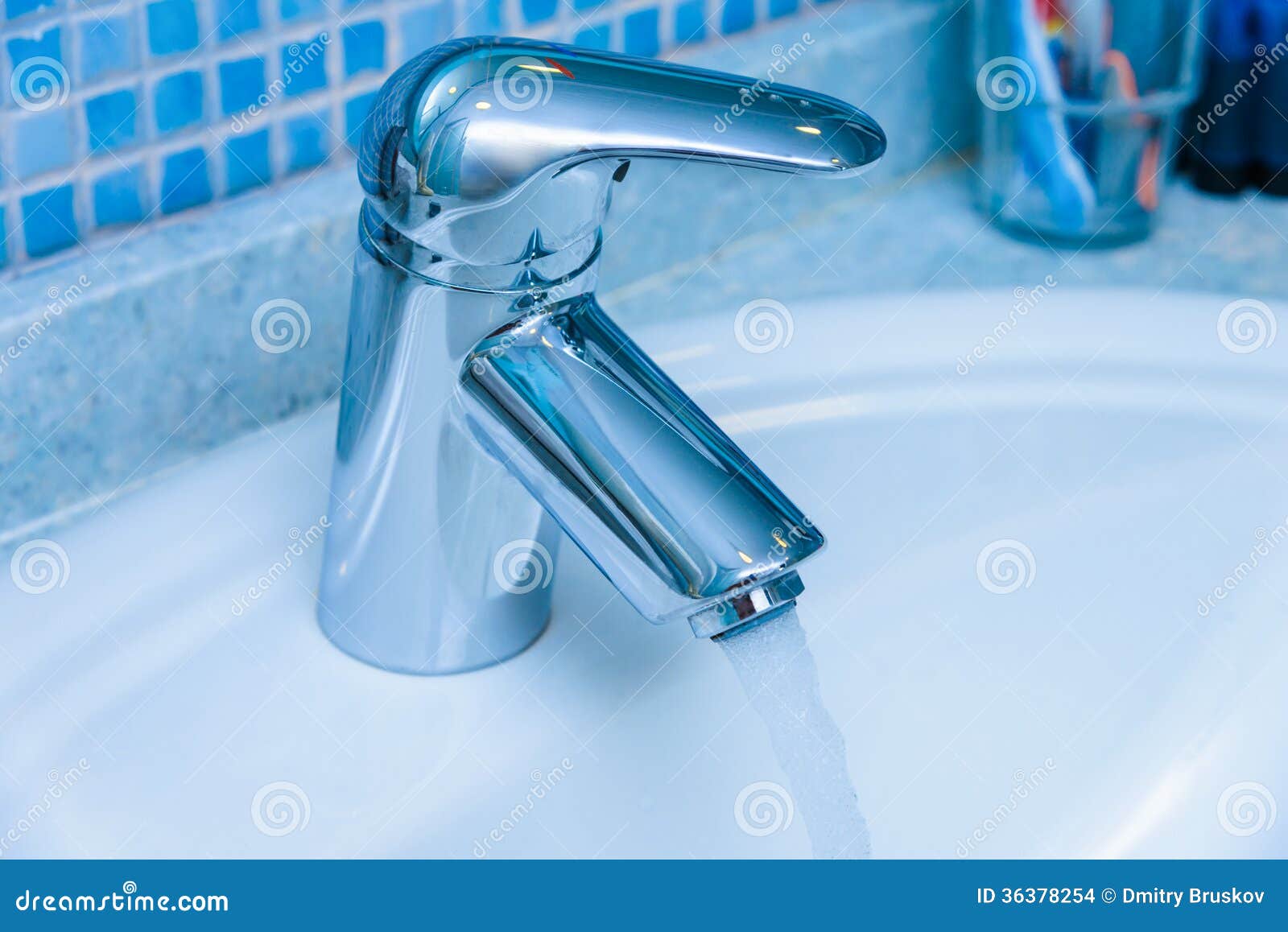 Leidingwater Stromend Water Stock Foto - Image of eigentijds, niemand ...
