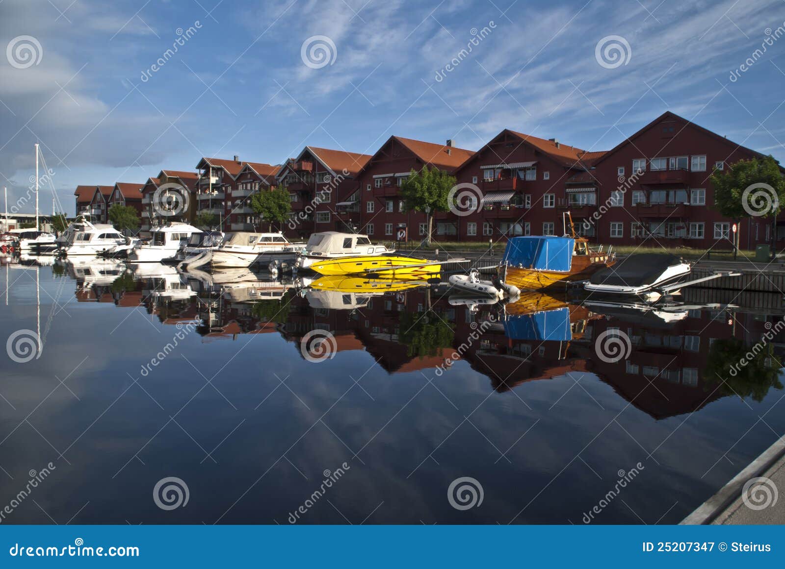 Leisure boats on the quay stock image. Image of norway - 25207347