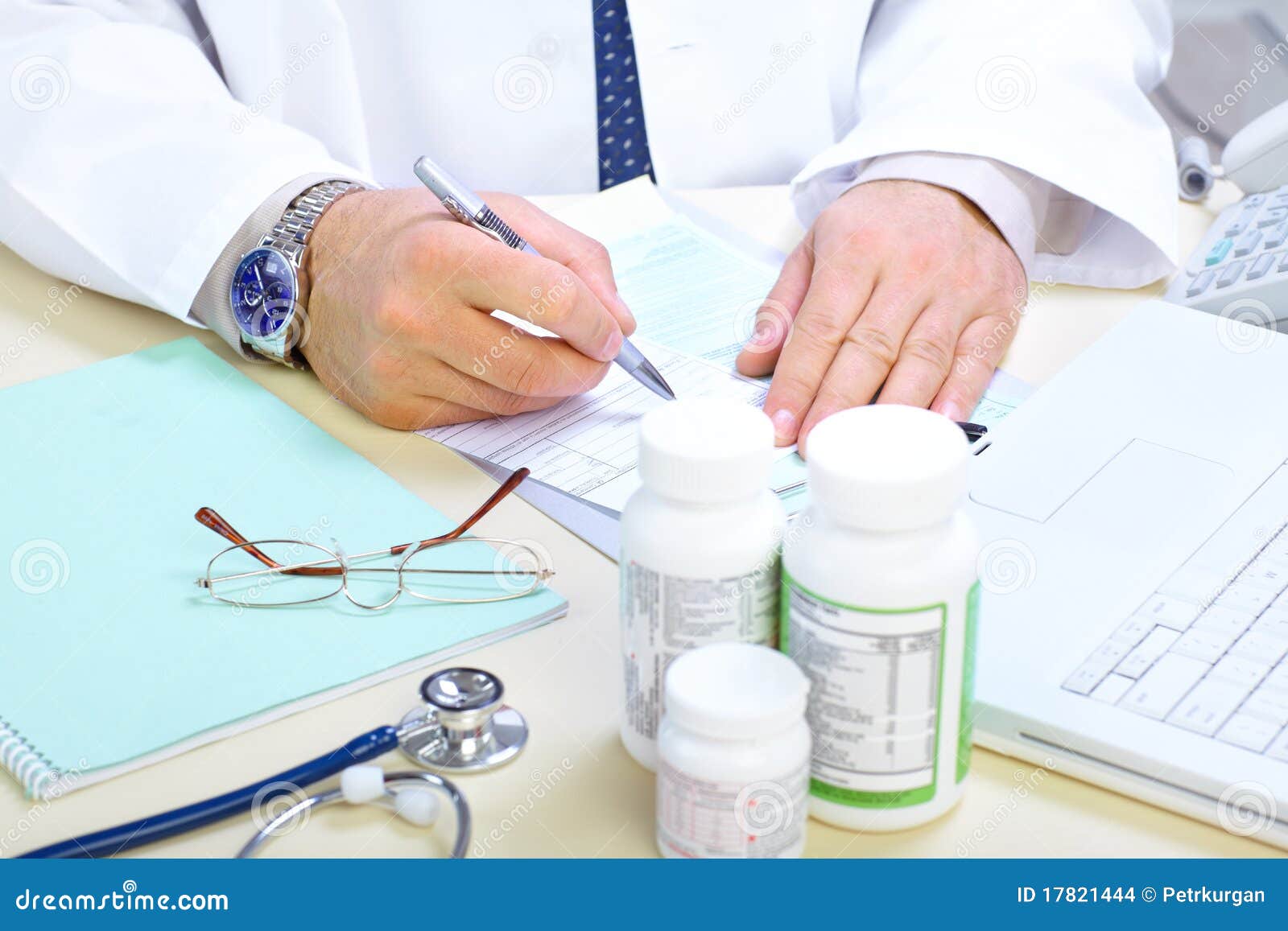 Lekarka zdjęcie stock. Obraz złożonej z medyczny, profesjonalizm - 17821444