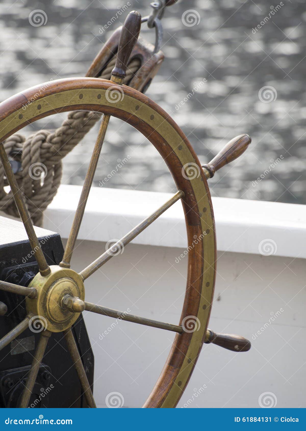 Leme De Madeira Velho Do Navio Imagem de Stock - Imagem de cruzeiro ...