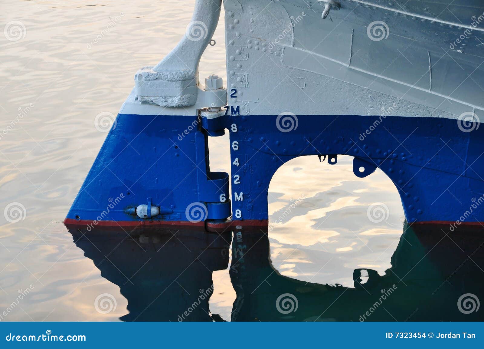 Leme e marcação do navio foto de stock. Imagem de cruzeiro - 7323454
