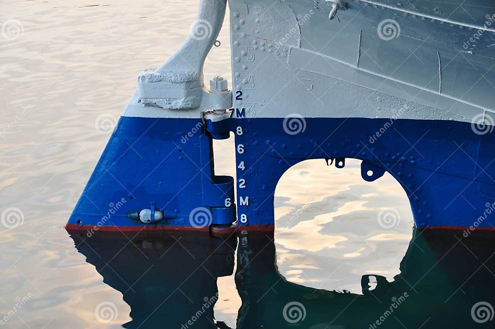 Leme e marcação do navio foto de stock. Imagem de cruzeiro - 7323454