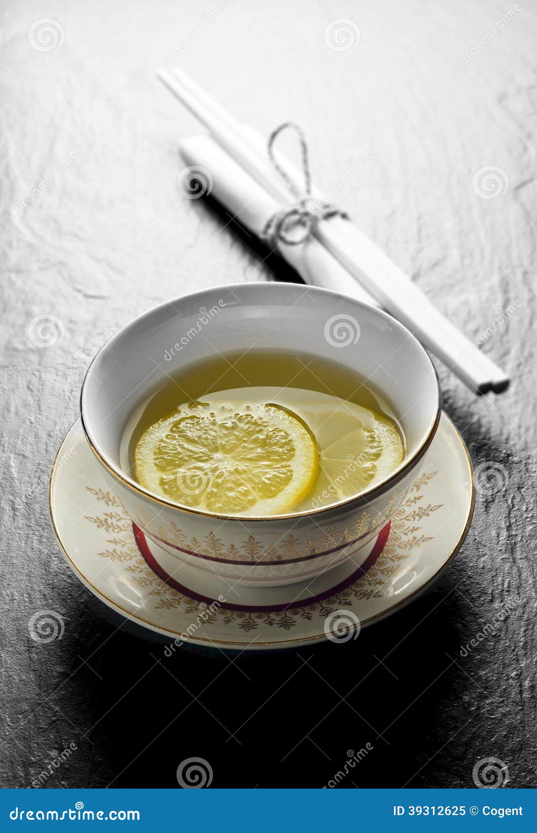 Lemon Finger Bowl stock image. Image of freshness, mineral - 39312625