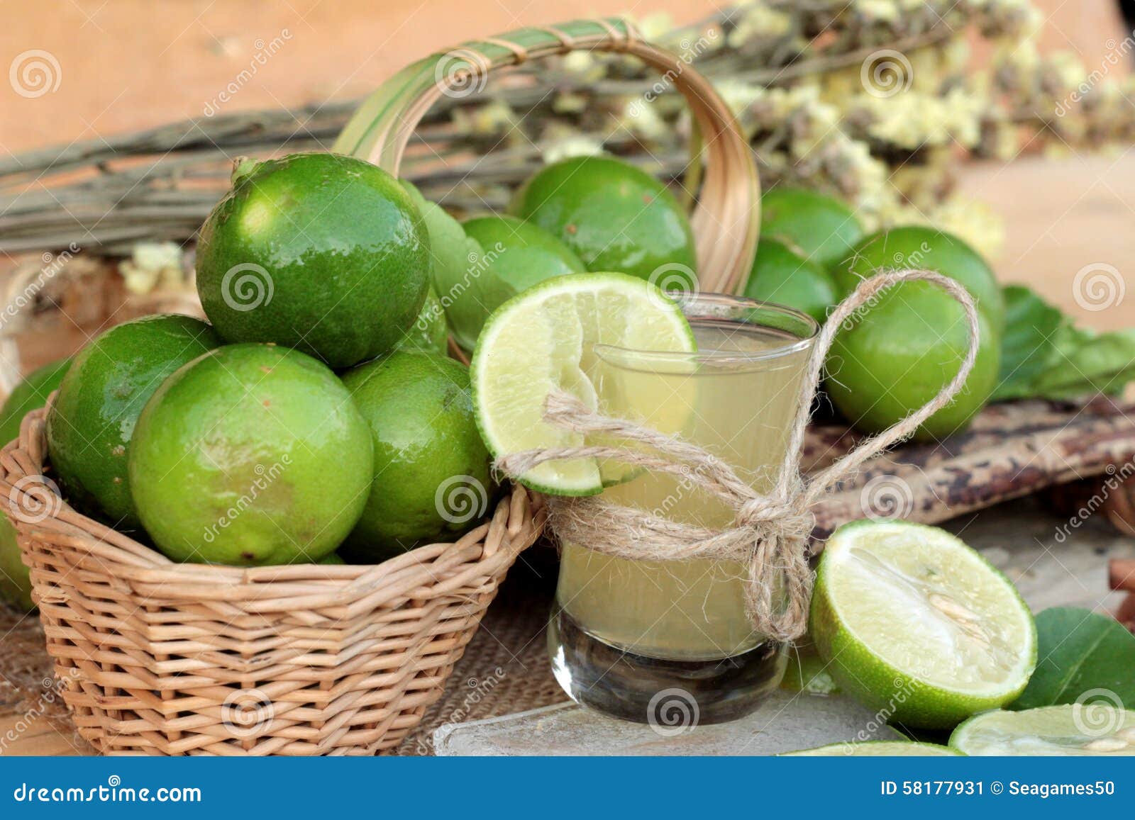 Lemon Juice and Fresh Lemon. Stock Image - Image of sprite, cool: 58177931