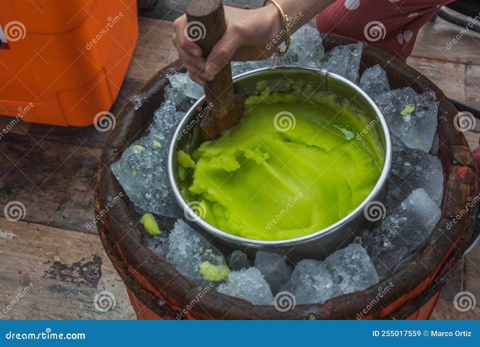 Lemon Snow Made by Hand, You Can See the Hands of the Craftsman Making ...
