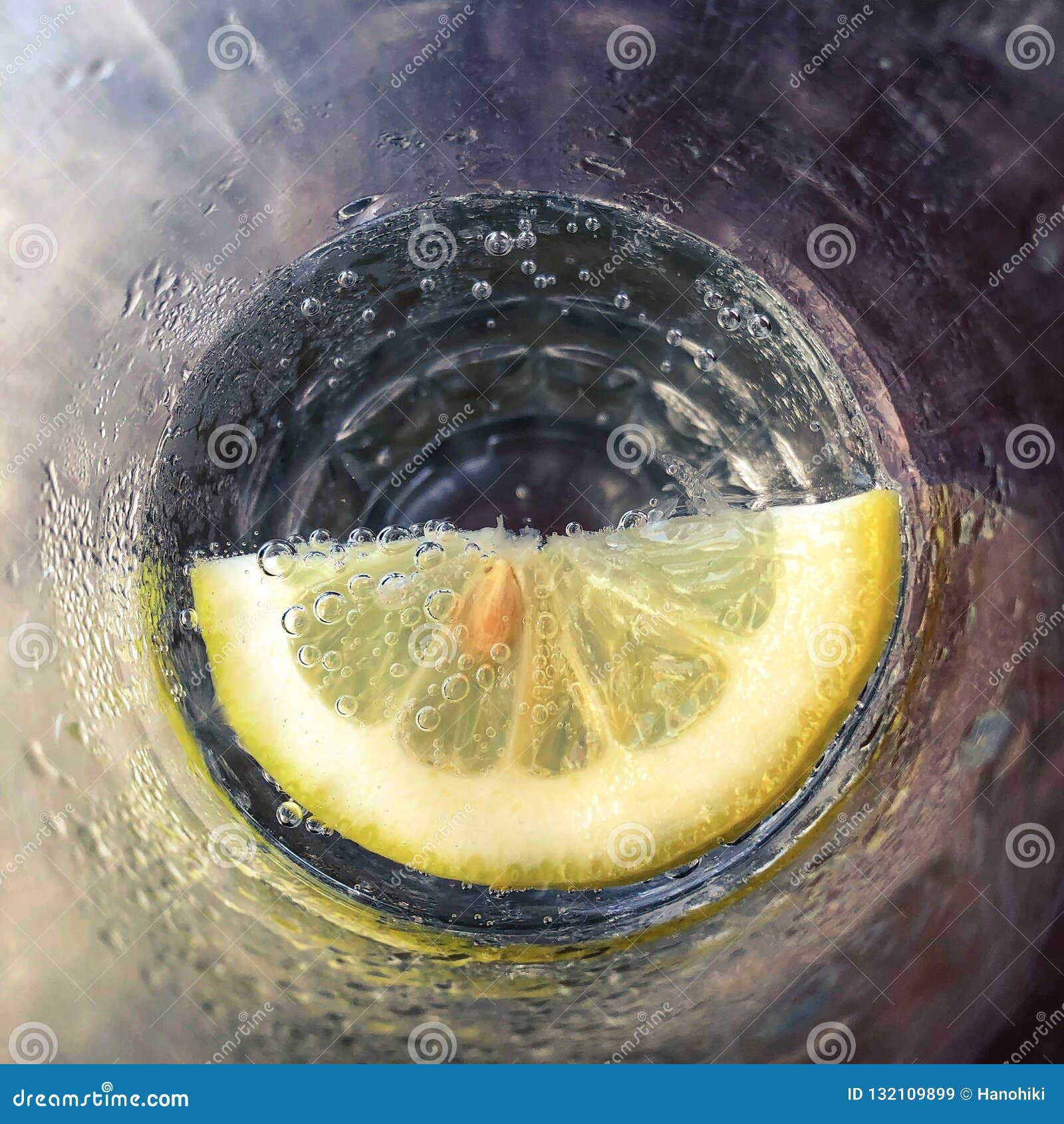 Lemon in Soda Water Glass - Slice of Lemon in Drinking Glass Stock ...