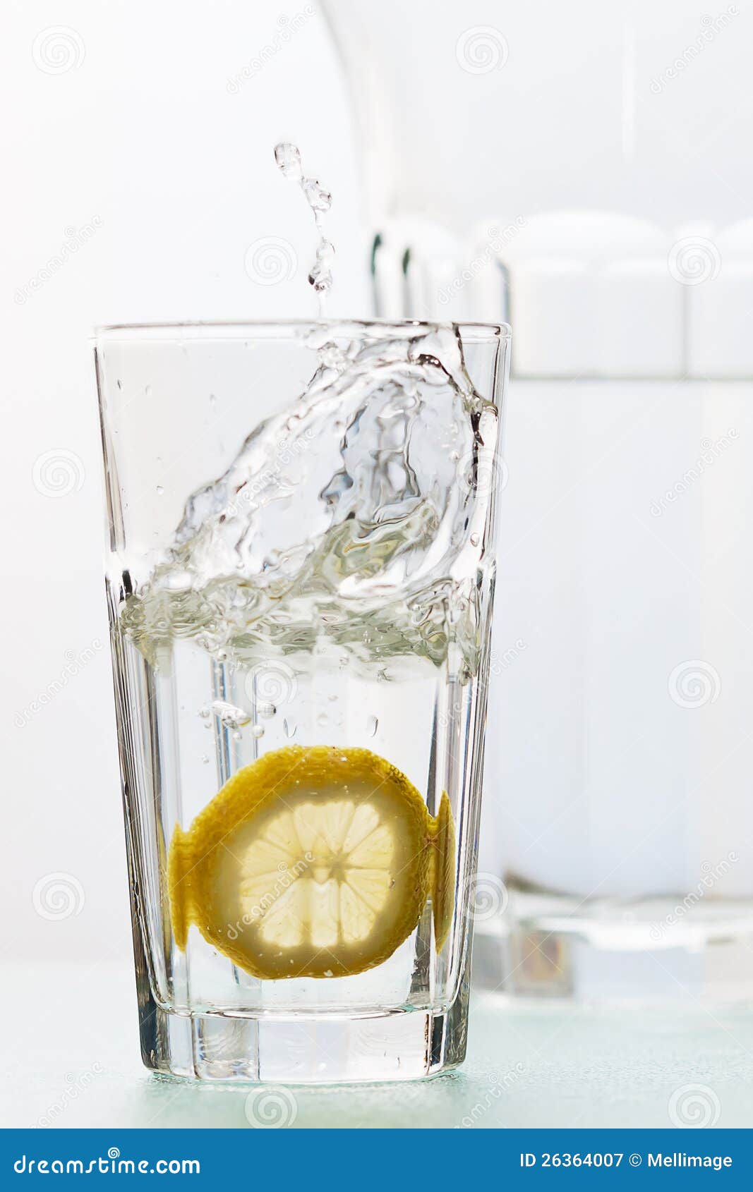 Lemon Splash in Water Glass Stock Image - Image of fruit, alcohol: 26364007