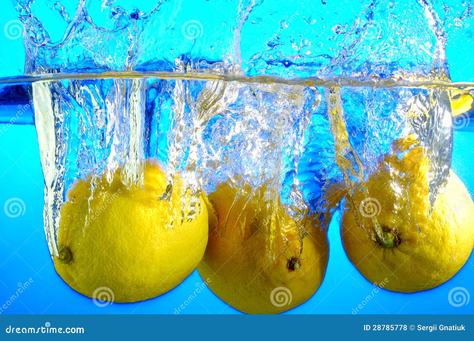 Lemon in water stock photo. Image of clean, cocktail - 28785778