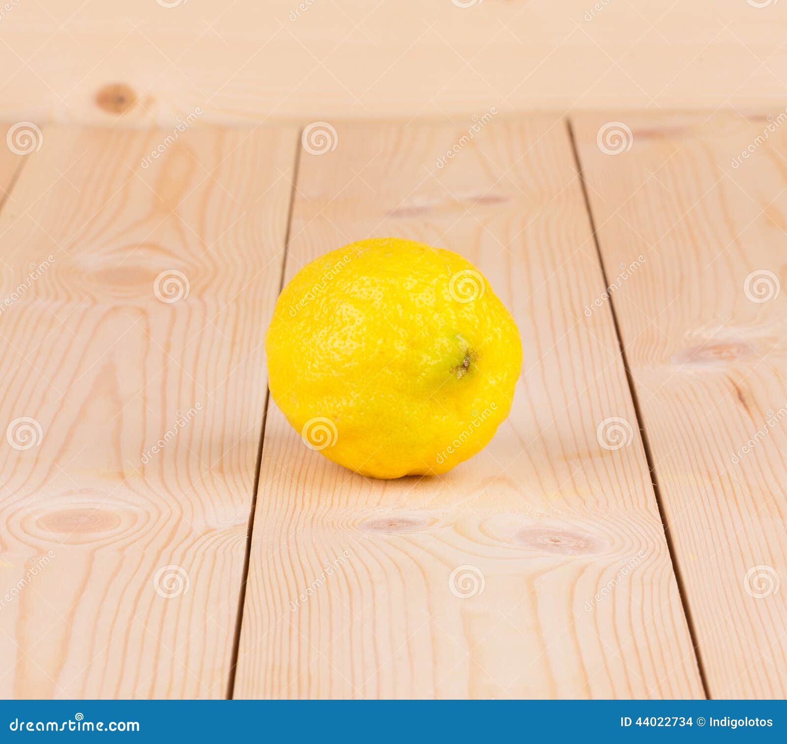 Lemon on the wooden desk stock photo. Image of ingredients - 44022734