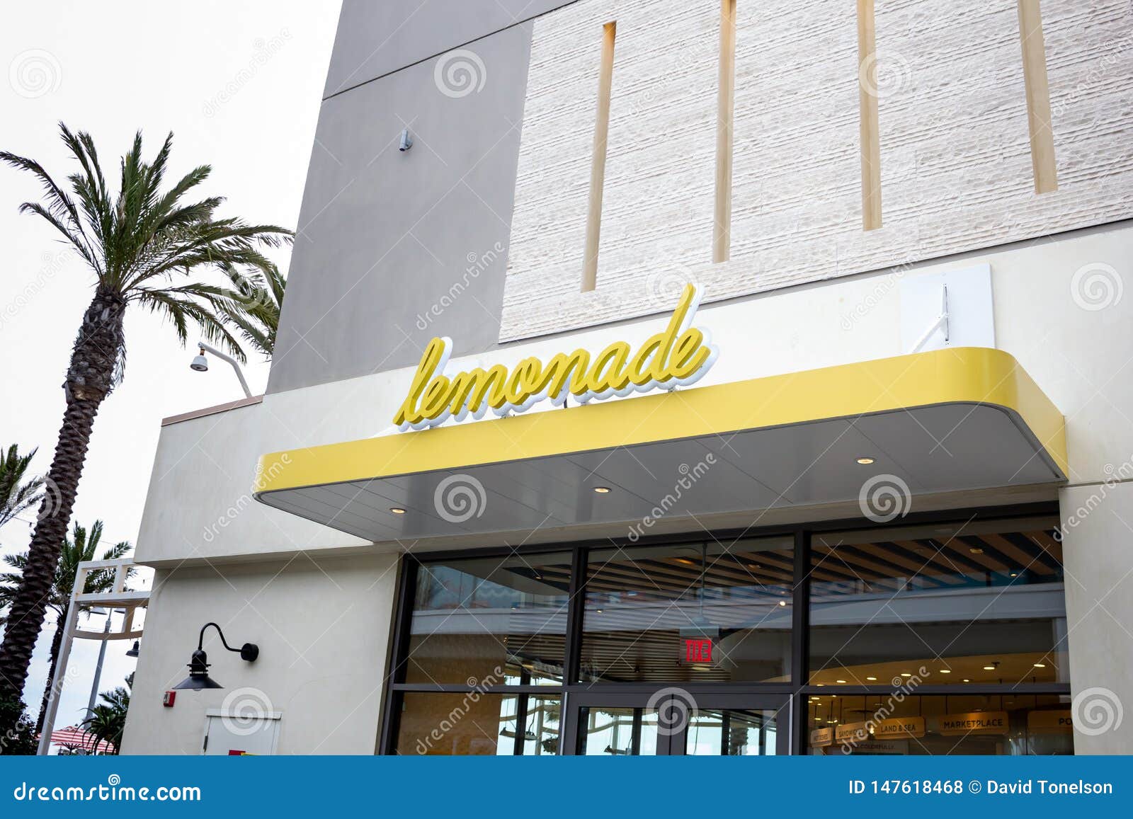 Lemonade restaurant sign editorial stock photo. Image of shop - 147618468