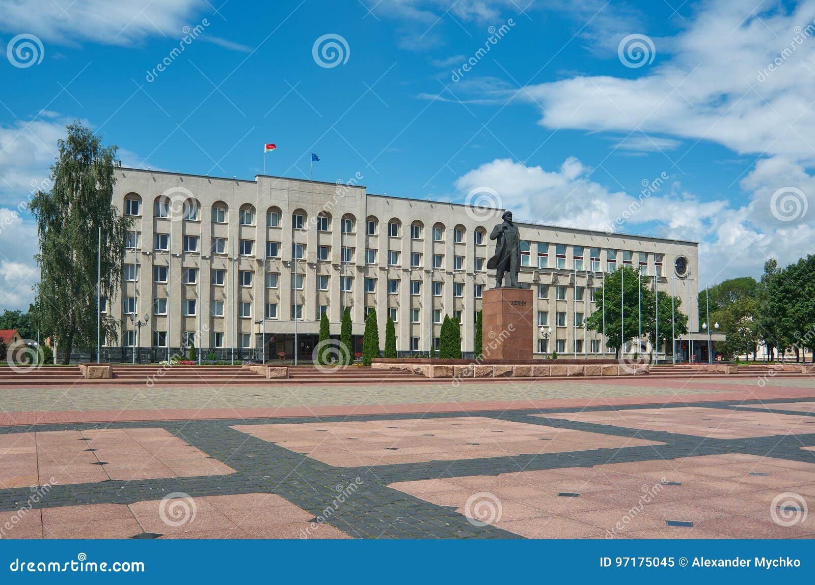 Lenin monument editorial image. Image of outdoor, view - 97175045